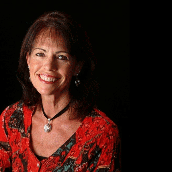 Julie Morales animated GIF for RE/MAX newsletter – Brandon Moeller